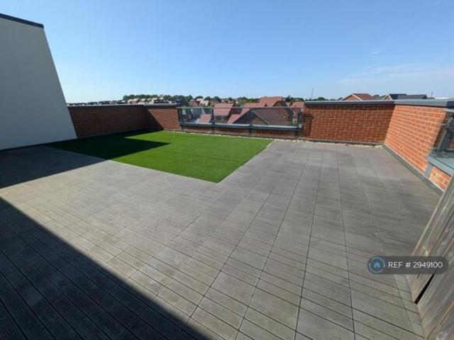 2 bedroom penthouse for rent in Castle Hill, Swanscombe, DA10
