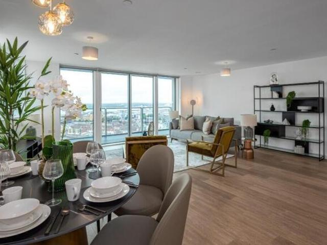 2 bedroom penthouse for rent in Centenary Plaza, Southampton, Hampshire, SO19