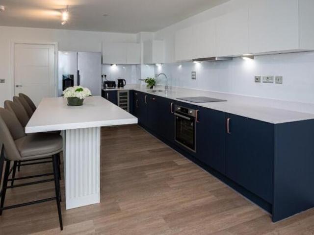 2 bedroom penthouse for rent in Centenary Plaza, Southampton, Hampshire, SO19