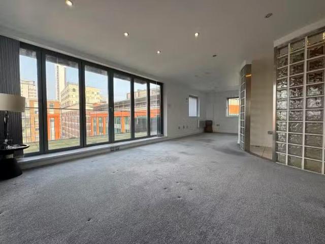 2 bedroom penthouse for rent in Duplex, Islington Gates, Fleet.