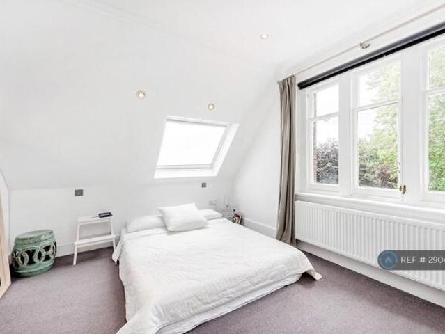 2 bedroom penthouse for rent in Daleham Gardens, London, NW3