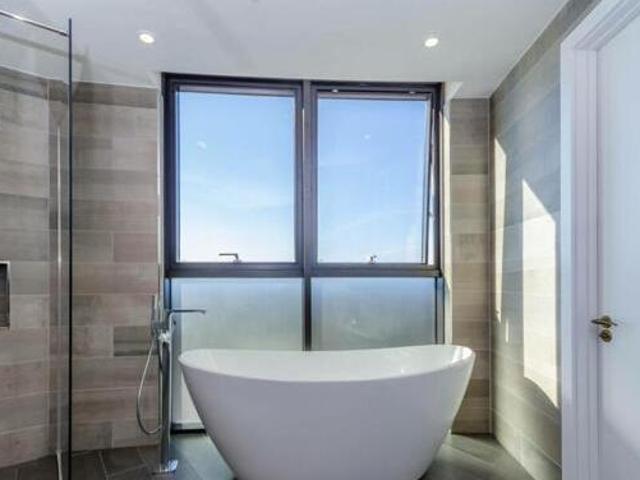 2 Bedroom Penthouse For Rent In Dalston, London