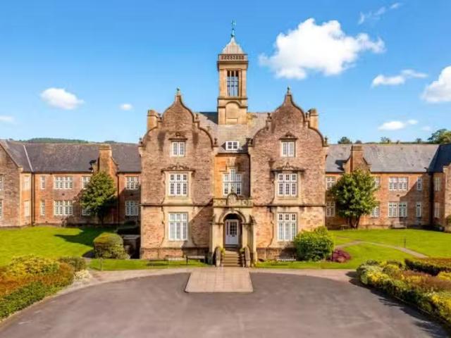 2 bedroom penthouse for rent in Gilbert Scott House, South Hor.