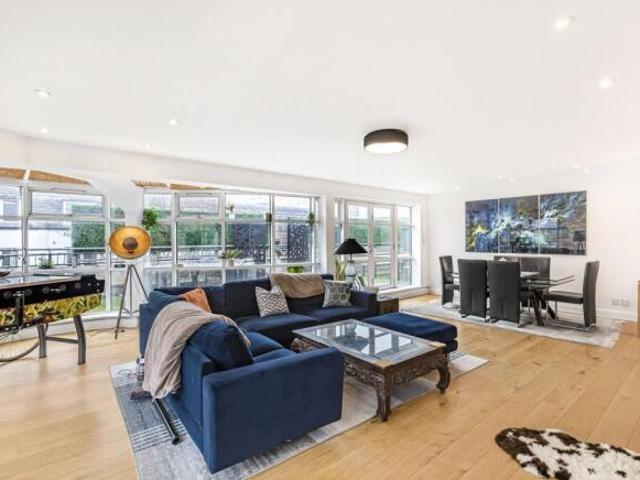 2 bedroom penthouse for rent in Goswell Road, London, EC1V