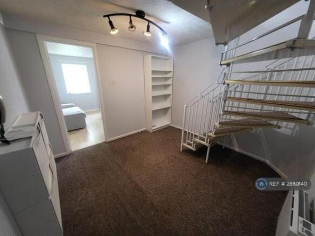 2 bedroom penthouse for rent in Griffin Gardens, Birmingham, B17