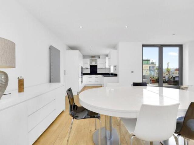 2 bedroom penthouse for rent in Henriques Street, E1