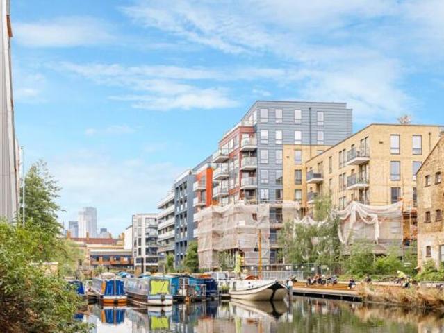 2 bedroom penthouse for rent in Hertford Road, London, N1