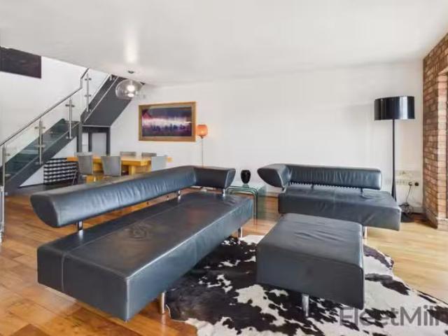 2 bedroom penthouse for rent in King Edwards Wharf, 25 Sheepco.