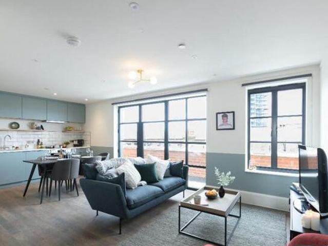 2 Bedroom Penthouse For Rent In London