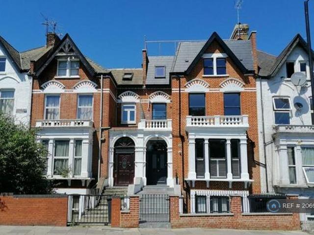 2 Bedroom Penthouse For Rent In London