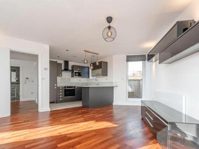 2 Bedroom Penthouse For Rent In London