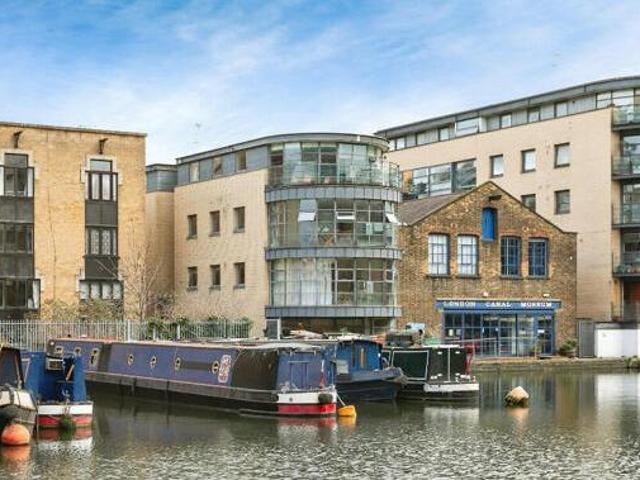 2 Bedroom Penthouse For Rent In London