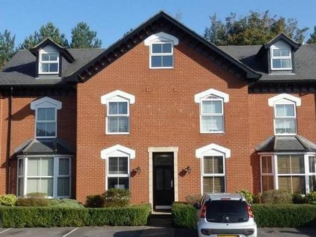 2 bedroom penthouse for rent in London Road Newbury Berkshire RG14