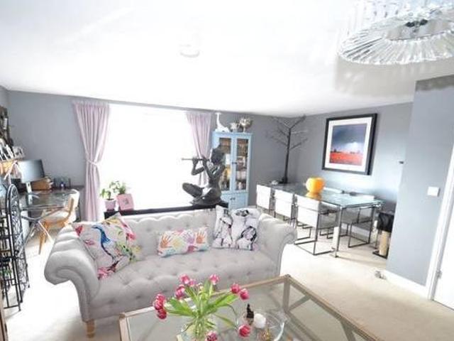 2 bedroom penthouse for rent in PENTHOUSE OVER 1250 SQFT Ovaltine Court Kings Langley WD4