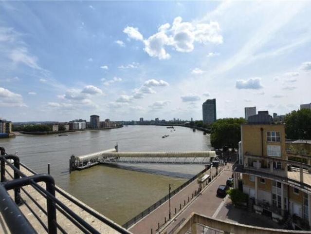 2 bedroom penthouse for rent in Princes Court, Rope Street, London, SE16