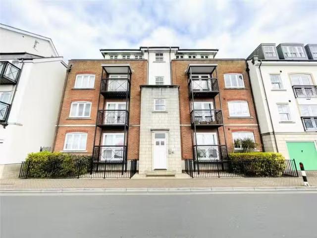 2 bedroom penthouse for rent in Quayside Court Weymouth Town.