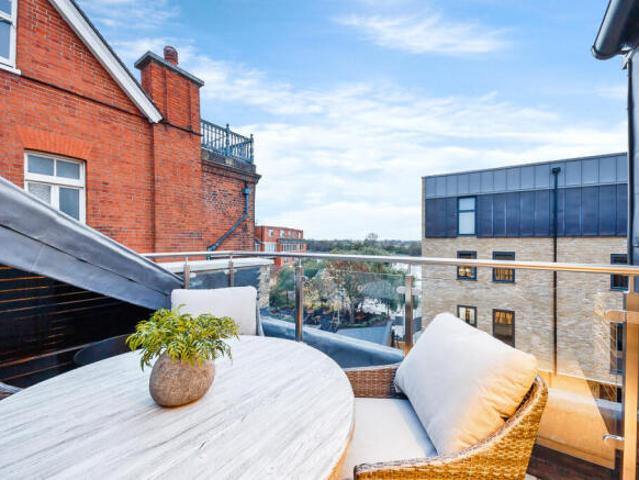 2 bedroom penthouse for rent in Rainville Road, London, W6