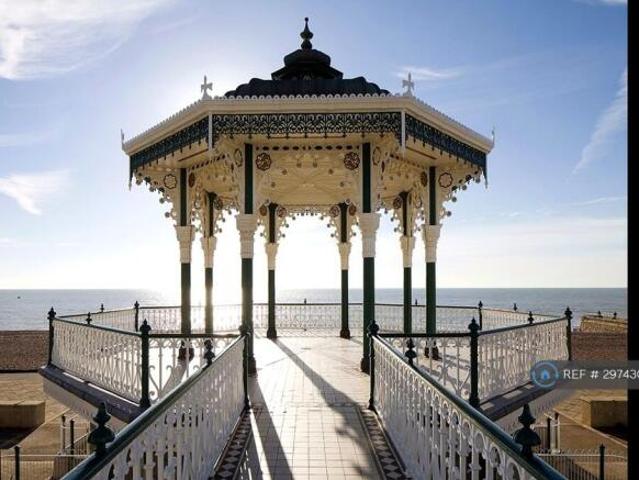 2 bedroom penthouse for rent in Seafront Bills Fixed, Brighton, BN1