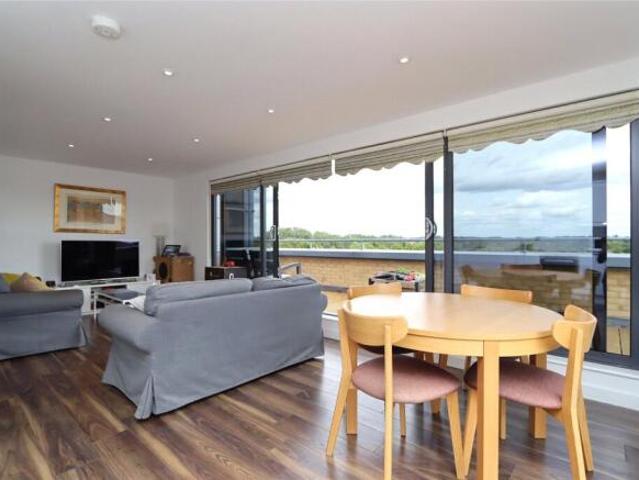 2 bedroom penthouse for rent in South Row, Central Milton Keynes, Buckinghamshire, MK9