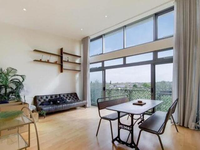 2 Bedroom Penthouse For Rent In Southfields, London