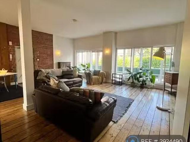 2 bedroom penthouse for rent in The Ribbon Factory, Coventry.