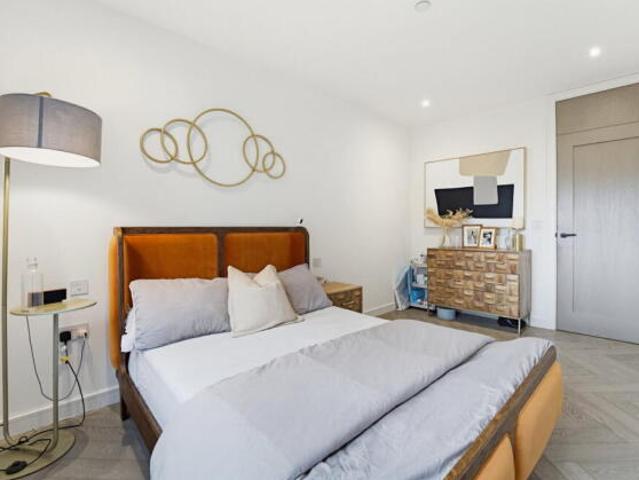 2 bedroom penthouse for rent in Verona Apartments, Wellington Street, Slough, SL1 1YL, SL1