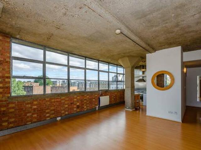 2 bedroom penthouse for rent in Wenlock Road London N1