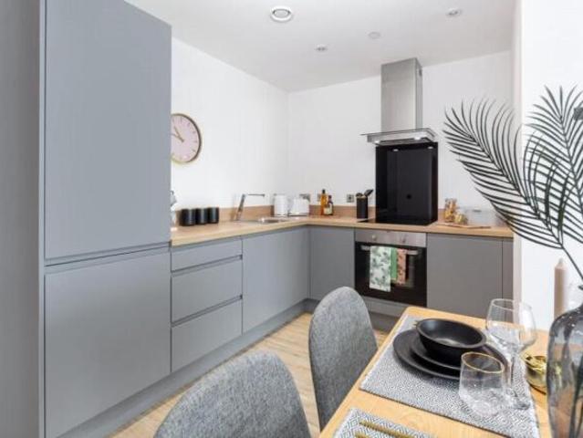 2 bedroom penthouse for rent in William Jessop Way, Liverpool, Merseyside, L3