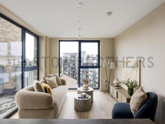 2 bedroom penthouse for rent in 2 Stables Yard, E3