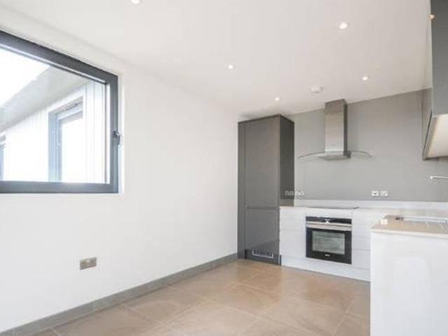 2 bedroom penthouse for rent in 6 10 Parkway Chelmsford CM2