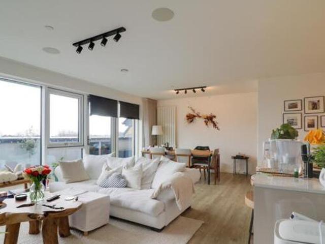 2 Bedroom Penthouse For Rent In 6 Quayle Crescent, London