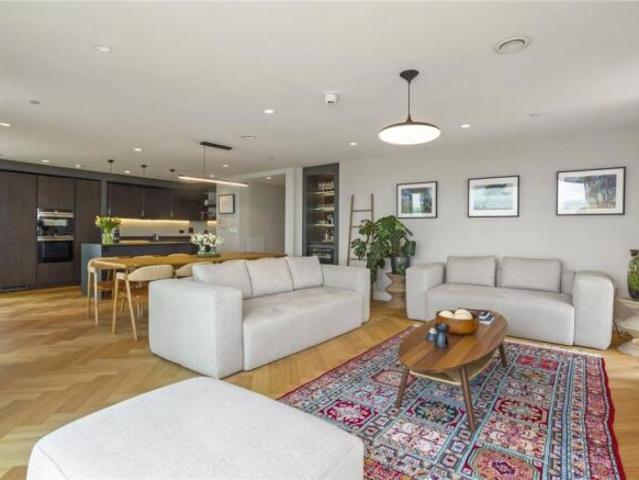 2 bedroom penthouse for sale in Oxygen Tower, 50 Store Street, Manchester, Greater Manchester, M1