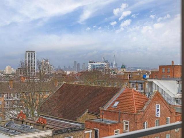 2 bedroom penthouse for sale in Acre Lane, SW2