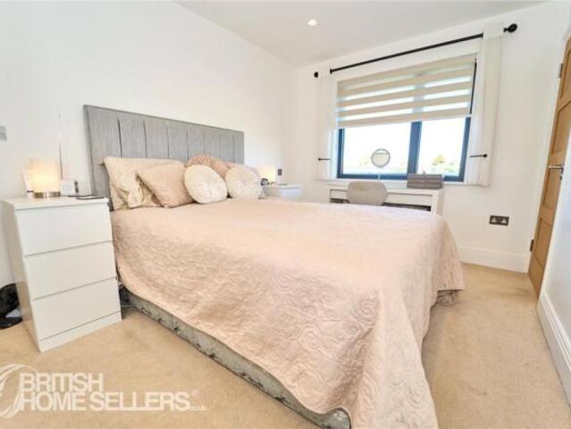 2 bedroom penthouse for sale in Aldenham Road, Bushey, Hertfordshire, WD23