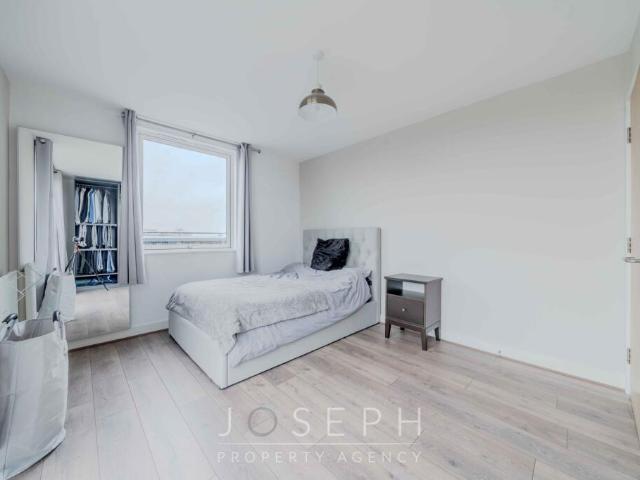 2 bedroom penthouse for sale in Barnard Square, Leven Court, IP2