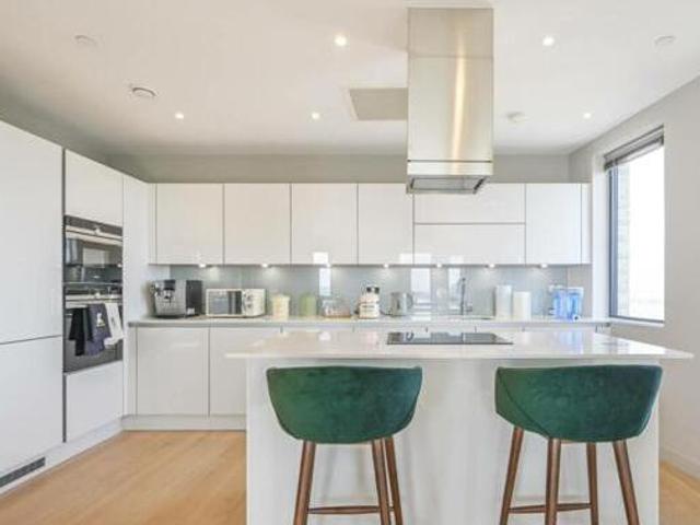 2 Bedroom Penthouse For Sale In Canary Wharf, London