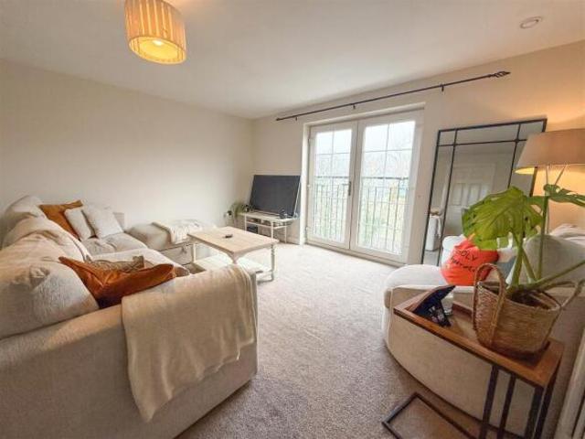 2 bedroom penthouse for sale in Chestnut Court, Oughtibridge, S35