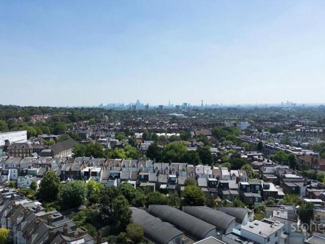 2 bedroom penthouse for sale in Fortune Green Road, London, NW6