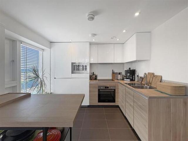 2 bedroom penthouse for sale in Glebe Farm Drive, Trumpington, CB2