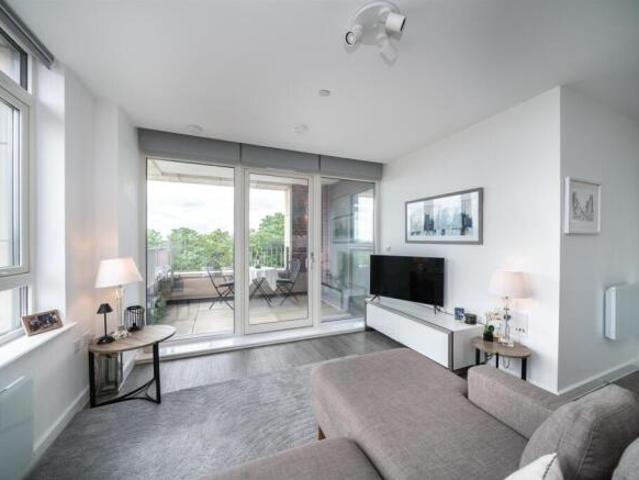 2 bedroom penthouse for sale in Grosvenor Road, St. Albans, AL1