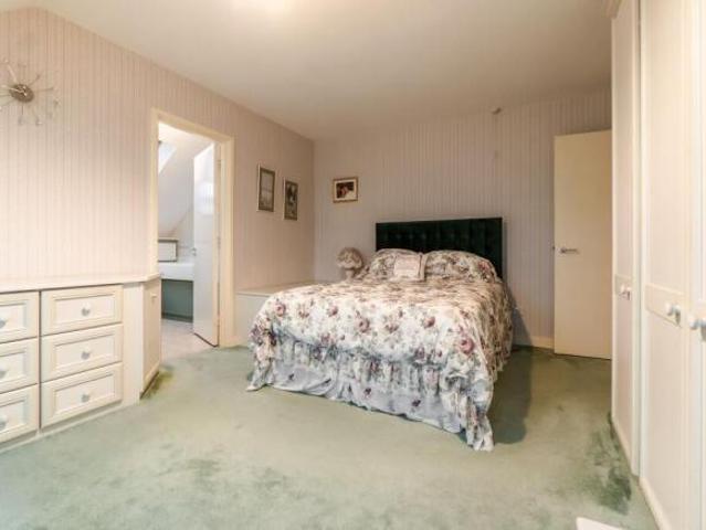 2 bedroom penthouse for sale in Hawthorne Drive, Evington, LE5