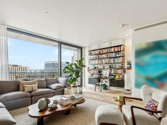2 Bedroom Penthouse For Sale In London