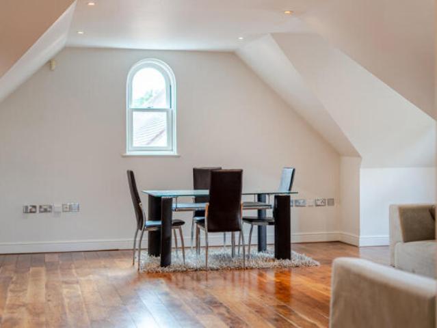2 bedroom penthouse for sale in Park Royal House, Kingston Vale, SW15