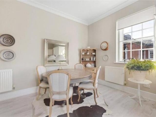 2 bedroom penthouse for sale in Peninsula Square, Winchester, Hampshire, SO23