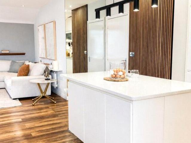 2 bedroom penthouse for sale in Russet Drive, Highfield Park, St. Albans, AL4