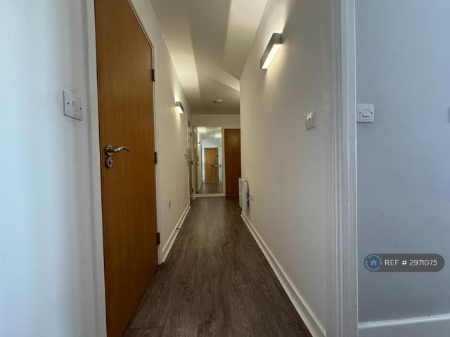 2 bedroom penthouse to rent