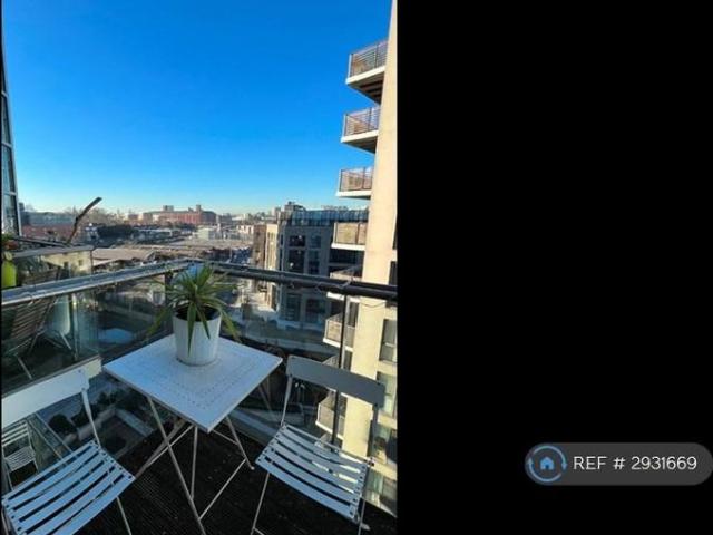 2 bedroom penthouse to rent