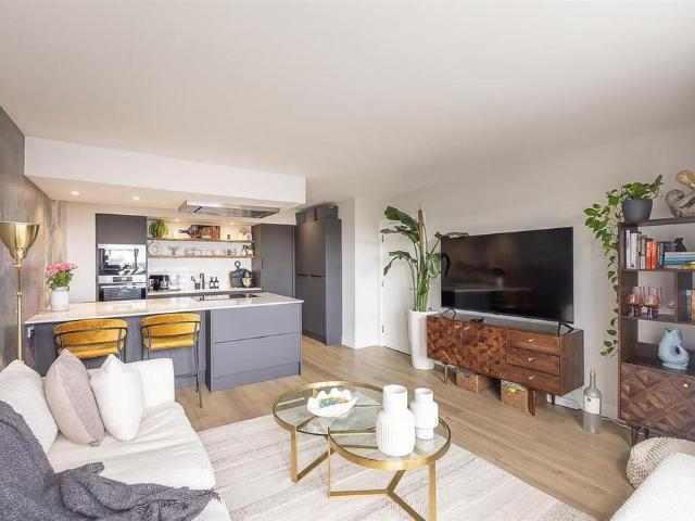 2 bedroom penthouse to rent