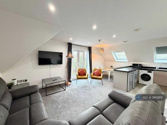 2 bedroom penthouse to rent