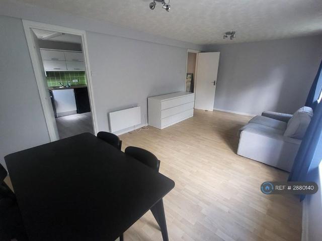 2 bedroom penthouse to rent